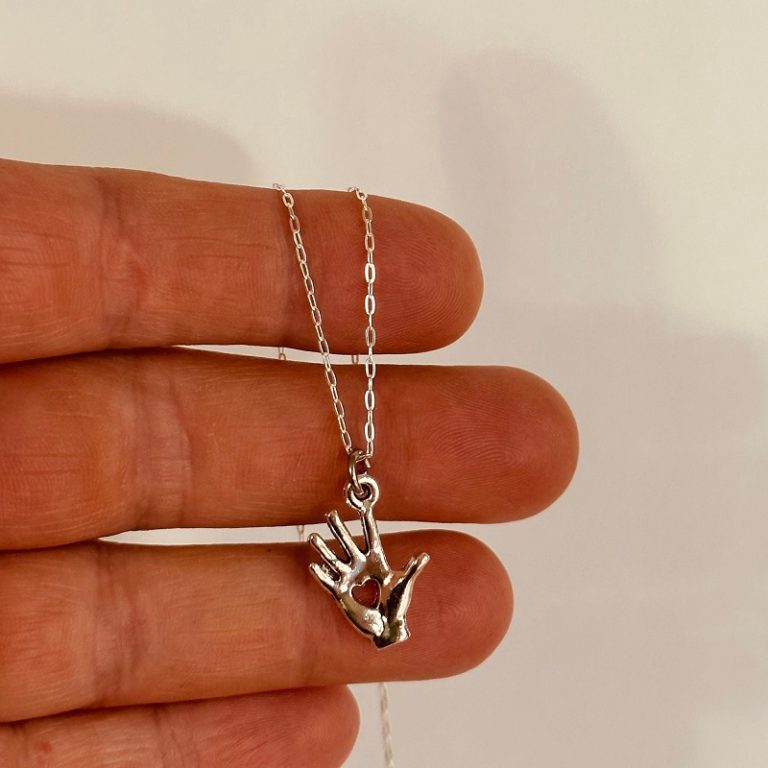 What is a 5 Finger Necklace: Symbolism & Significance